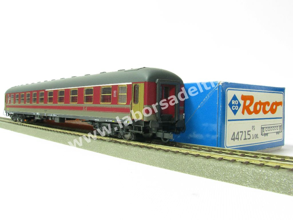 Roco - 44715 Carrozza FS tipo X di 1a/2a cl., livrea grigio/rosso fegato, logo inclinato, porte ...