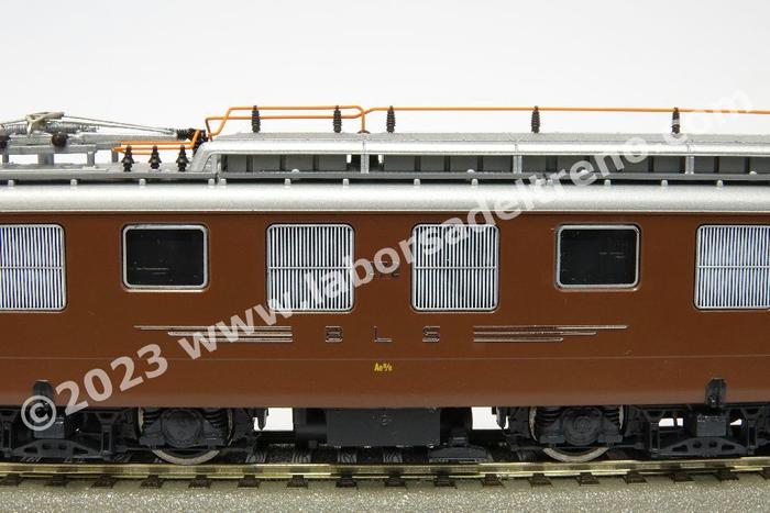 Roco - 72690 Locomotiva elettrica BLS Ae 8/8 272, livrea marrone con ...