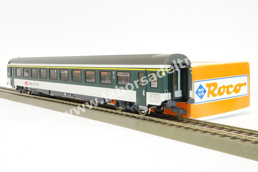 Roco - 45913-1 Carrozza passeggeri a carrelli SBB tipo EW IV di 1a classe, livrea verde con ...