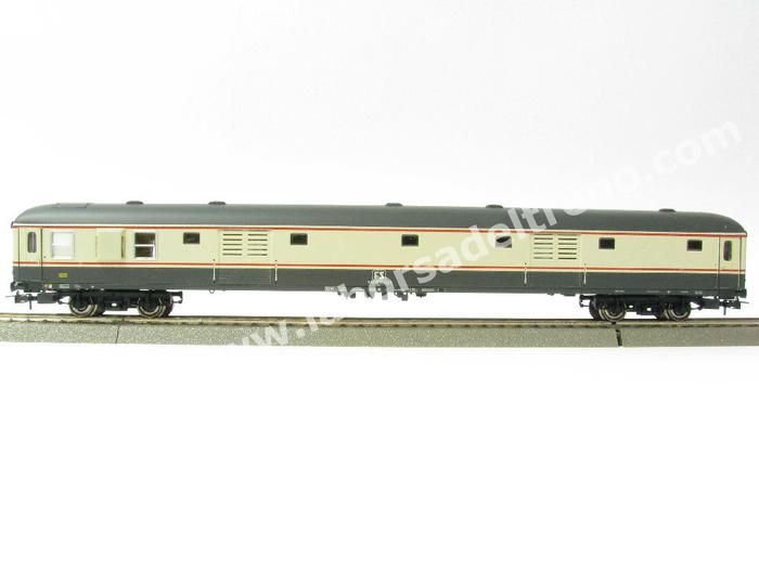 Lima - 309375 Bagagliaio tipo X delle FS, livrea Gran Comfort, logo TV ...