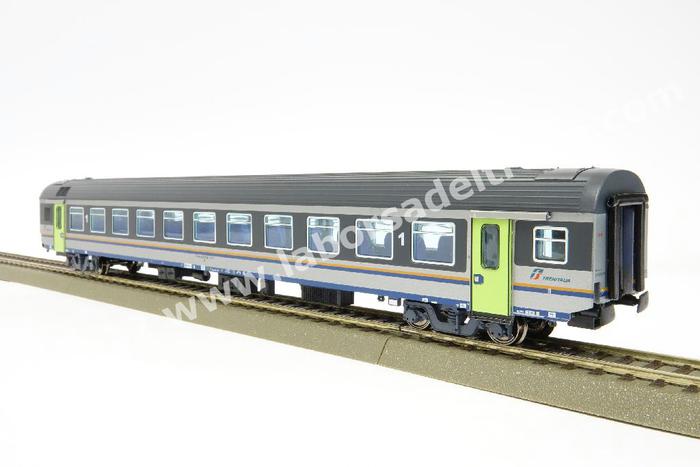 Vitrains - 3292 Carrozza a carrelli FS Trenitalia tipo MDVE di 1° cl ...