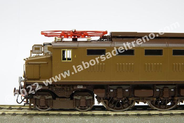 Rivarossi - HR2368 Loco el. E 326 011 delle FS, livrea castano/isabella ...