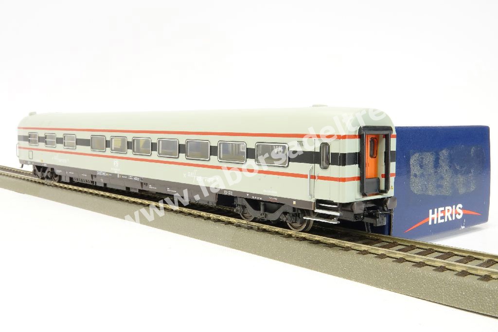 Heris - 16020 Carrozza self service FS, livrea di origine, logo TV, ep ...