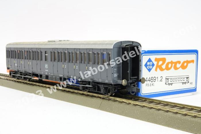 Roco - 44691.2 Carrozza FS tipo centoporte, 2a classe, B 36482, livrea ...