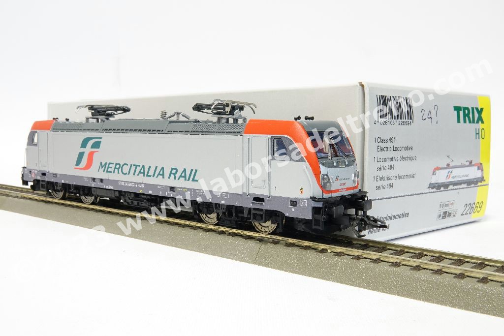 Trix - 22669 Locomotiva elettrica FS Mercitalia Rail E 494 'TRAXX DC3', livrea argento con ...