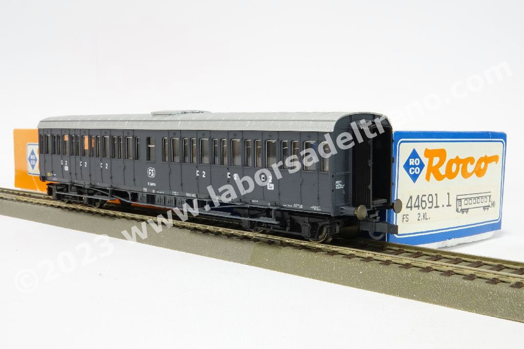 Roco - 44691.1 Carrozza FS tipo centoporte, 2a classe, B 36090, livrea ...
