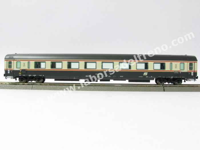 Acme - 55213 Set 1 'IC Benedetto Croce' FS con una ristorante GC tetto ...