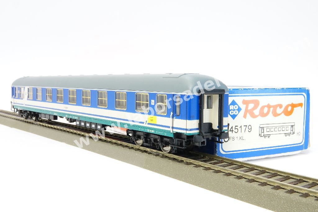 Roco - 45179ILL Carrozza tipo X di 1a cl. FS, livrea XMPR PAX con fascia blu sui finestrini ...