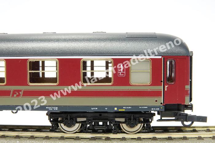 Roco - 64038 Tris carrozze FS tipo X con una 1a cl., una mista 1a/2a cl. e una 2a cl., livrea ...