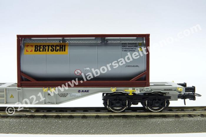 Roco - 77340 Carro pianale a carrelli DB AG AAE tipo Sgns caricato con ...