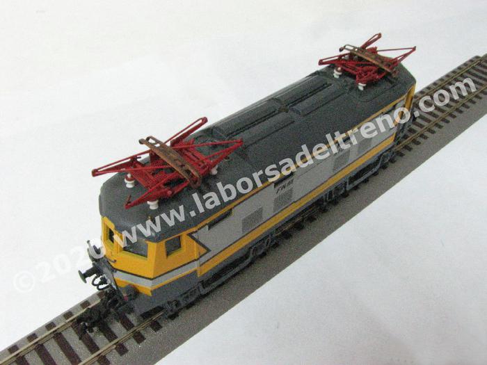 Castiglioni - 61004 Loco el. E 610 04 delle FNM, livrea grigio/gialla ...