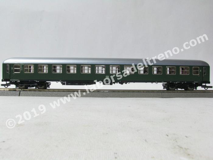 Roco - 44740 Carrozza tipo X di 2a classe DB, livrea verde, ep. III