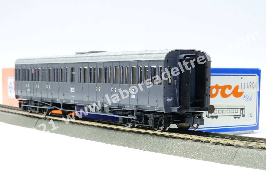 Roco - 44691.1 Carrozza FS tipo centoporte, 2a classe, B 36090, livrea ...