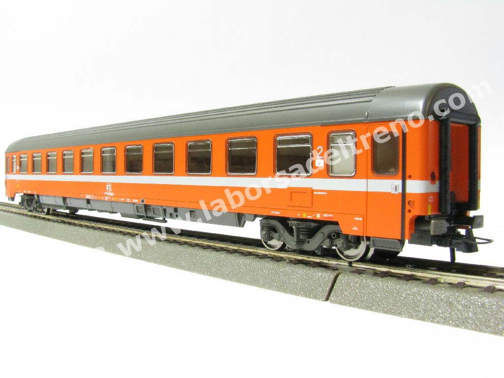 Roco - 45714 Carrozza di 2° cl. Eurofima FS, livrea arancio, logo TV ...