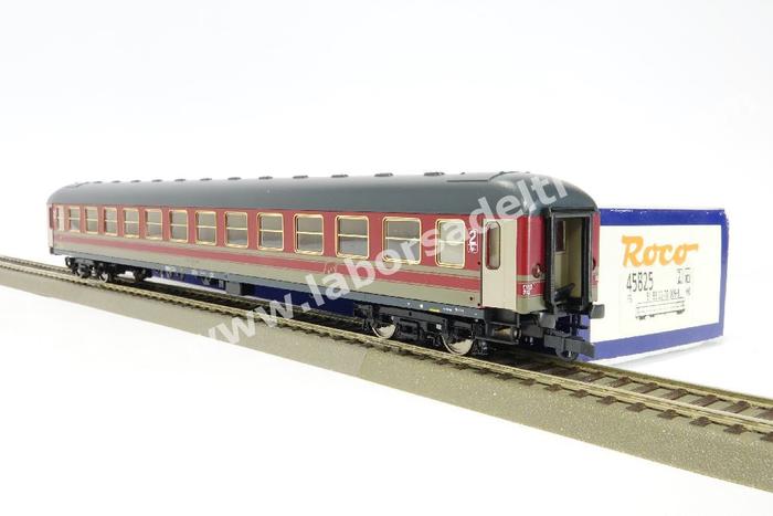 Roco - 44825 Carrozza tipo X di 2a cl. FS, livrea grigio/rosso fegato ...