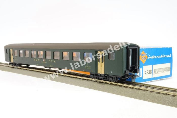 Roco - 4238 Carrozza tipo EWII di 2a cl. SBB, livrea verde, logo a ...