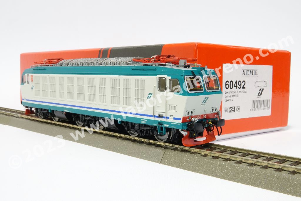 Acme - 60492 Locomotiva elettrica FS E 652 088 deposito di Verona, livrea XMPR1,logo trenitalia ...