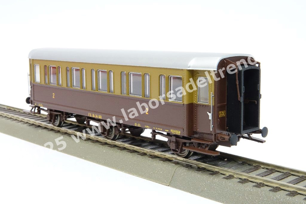 Acme - 51142 Carrozza a 3 assi tipo Bly di 2a cl. FS, livrea castano ...