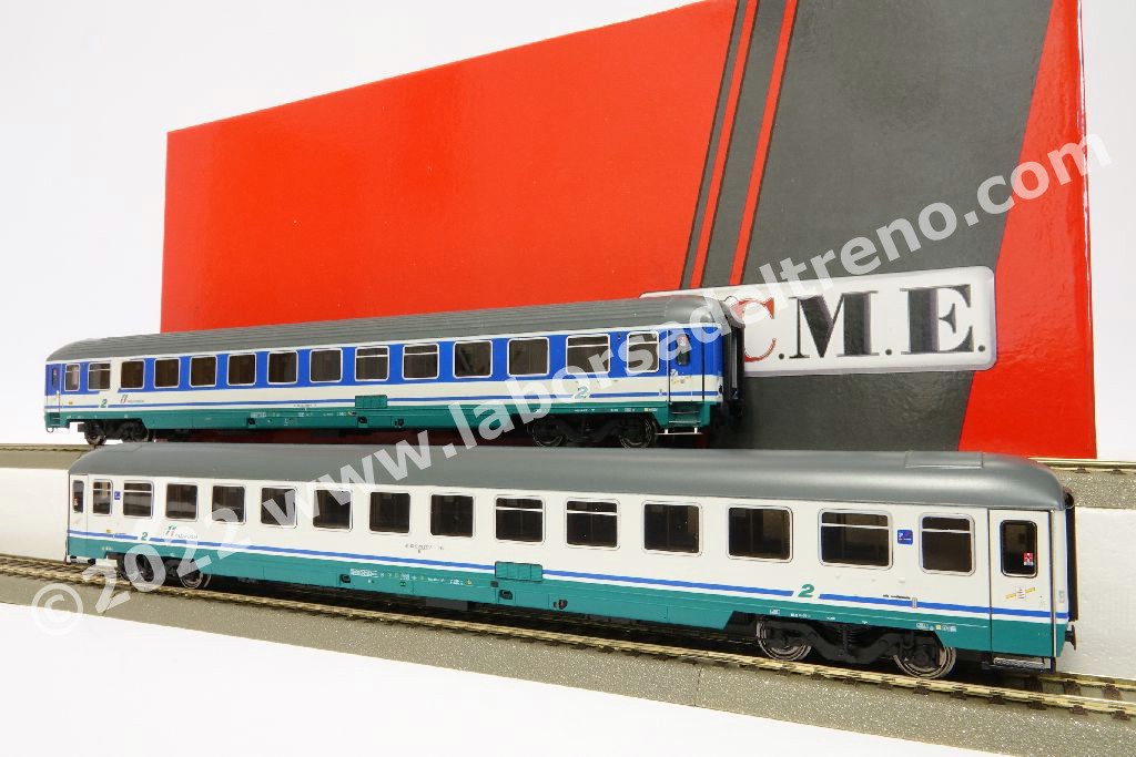 Acme - 55148 Set ICN FS con una 2a cl. UIC-X Giubileo 1995R e una 2a cl ...