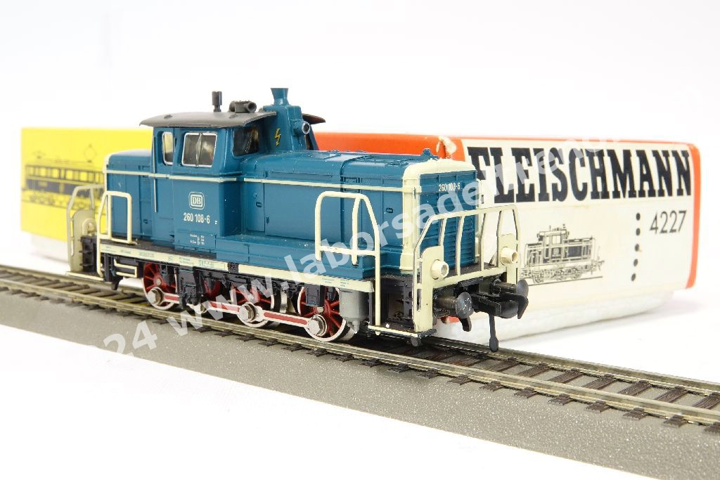Fleischmann - 4227 Loco diesel da manovra Br 260 delle DB, livrea blu ...