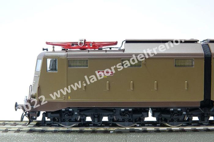 Acme - 60141 locomotore elettrico FS E 645 011 di prima serie, livrea castano/isabella, deposito ...