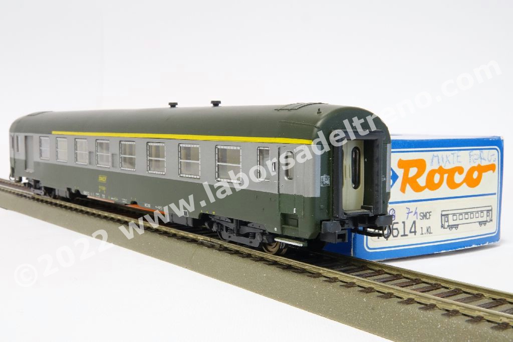 Roco - 44614 Carrozza tipo Y di 1a cl. SNCF con comparto bagagli, livrea grigio/verde, logo ...