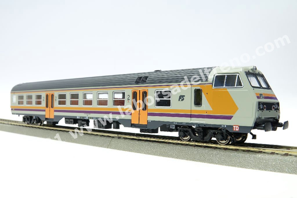 Vitrains - 3230 Carrozza semipilota di 2a cl. TD delle FS, livrea MDVC ...