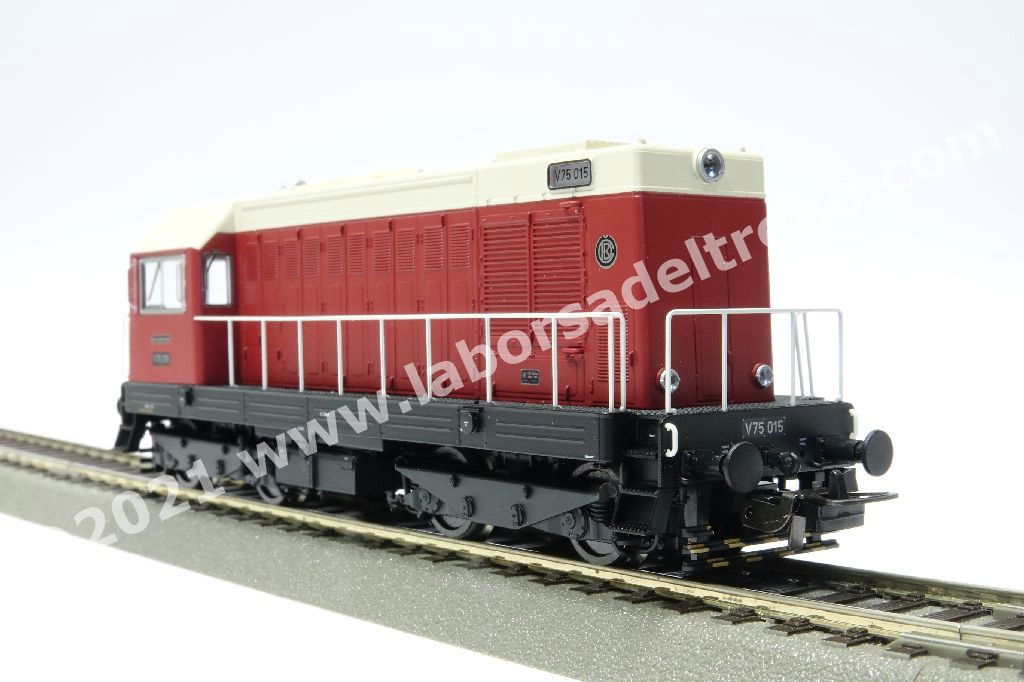 Piko - 52425 Locomotiva diesel DR V75, livrea bourdeaux con tetto ...