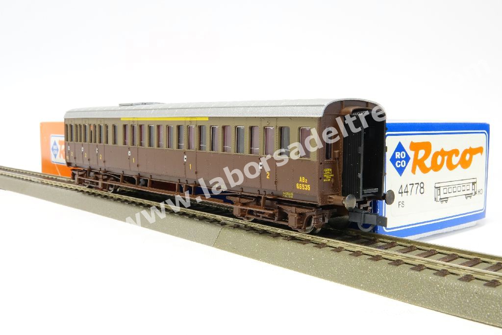 Roco - 44778 Carrozza tipo 100 porte di 1a/2a cl. FS, livrea castano/isabella,.ep. III