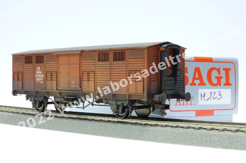 Sagi - M123 carro chiuso FS Italia a due assi, tipo FFI, livrea rosso ...