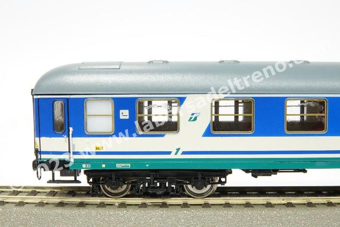 Roco - 45179ILL Carrozza tipo X di 1a cl. FS, livrea XMPR PAX con fascia blu sui finestrini ...