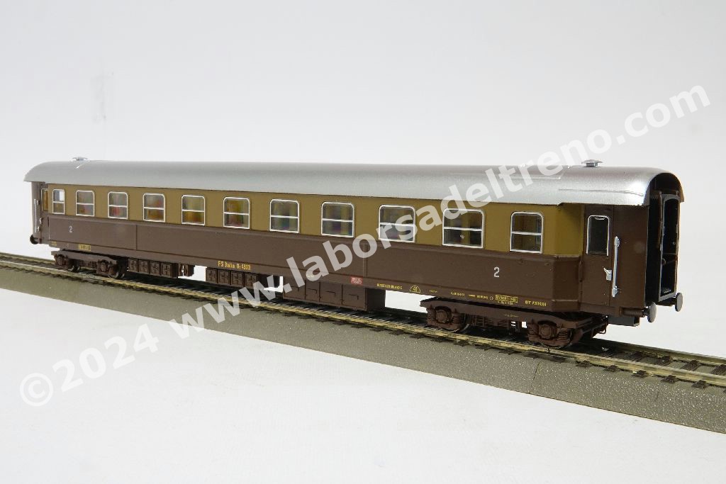 Acme - 50117 Carrozza tipo 1957 di 2a cl. FS, livrea castano/isabella ...