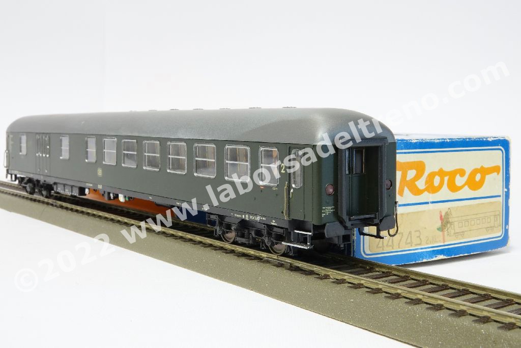 Roco - 44743ILL Carrozza tipo X BD4üm-61 mista bagagliaio/ 2a cl. DB, livrea verde, ep. III ...