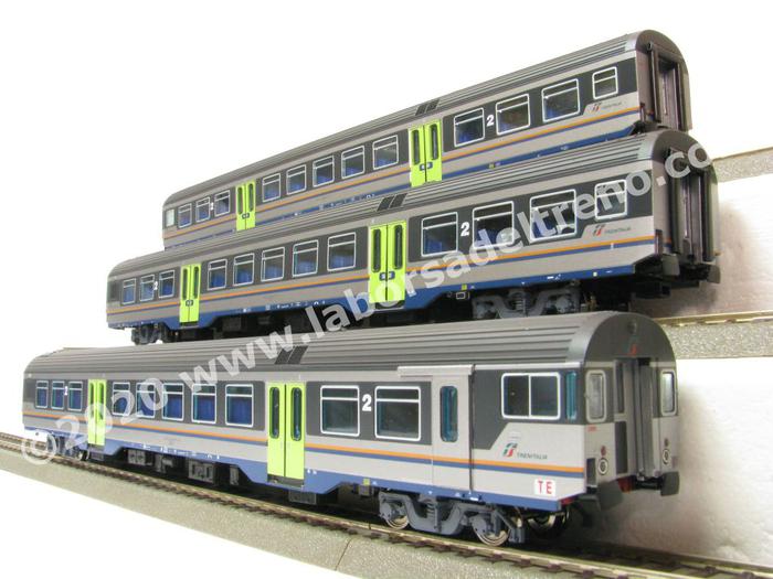 Vitrains - 1118 Set tre carrozze a carrelli FS Trenitalia di 2° classe ...