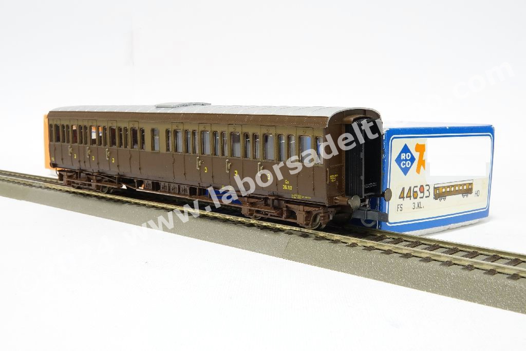 Roco - 44693 Carrozza passeggeri centoporte a carrelli FS, 3^ classe ...