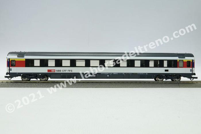 Roco - 74082 Set tre carrozze SBB con una 1° cl., una 2° cl. e un bagagliaio, livra ICN, epoca VI