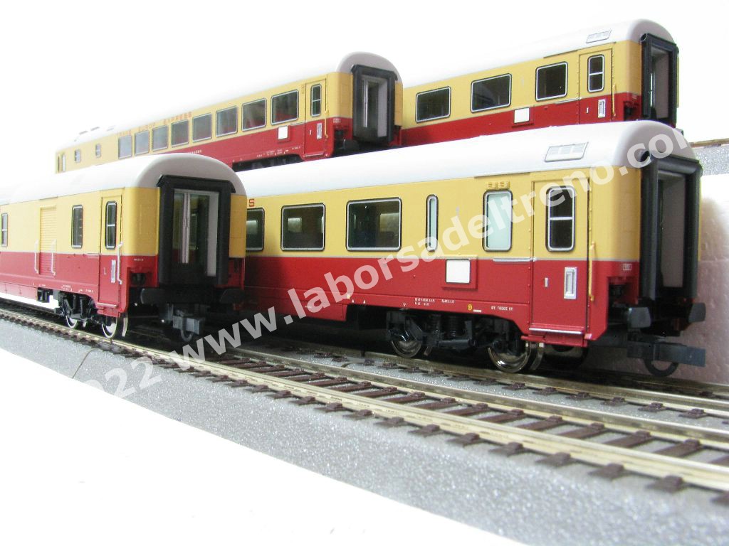 Roco - 45906 Set 4 carrozze FS TEE tipo Gran Confort, una carro ...
