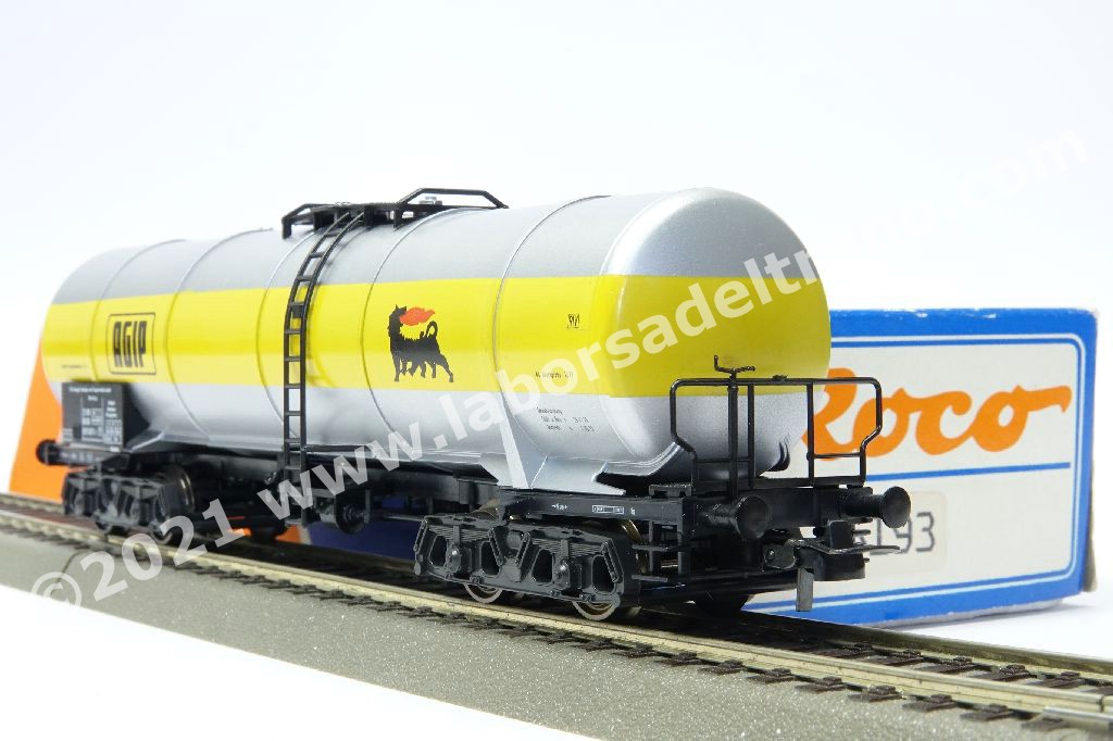 Roco - 46193 cisterna a carrelli, AGIP livrea grigia con fascia gialla ...