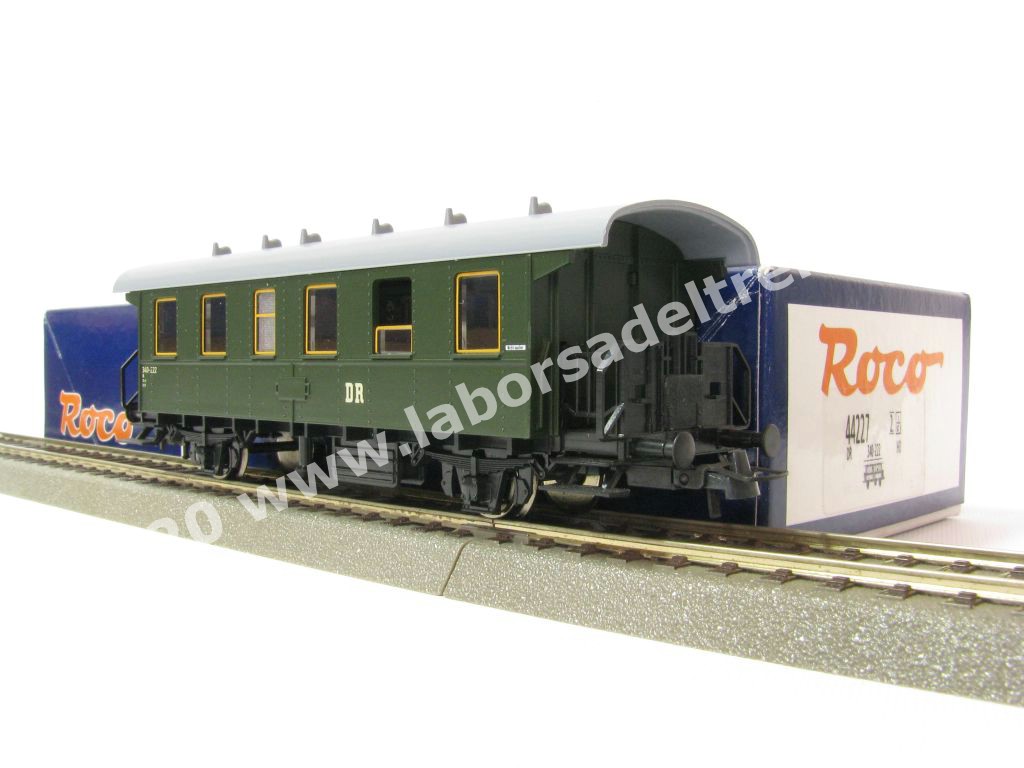 Roco - 44227 Carrozza a 2 assi con terrazzini delle DR, livrea verde ...