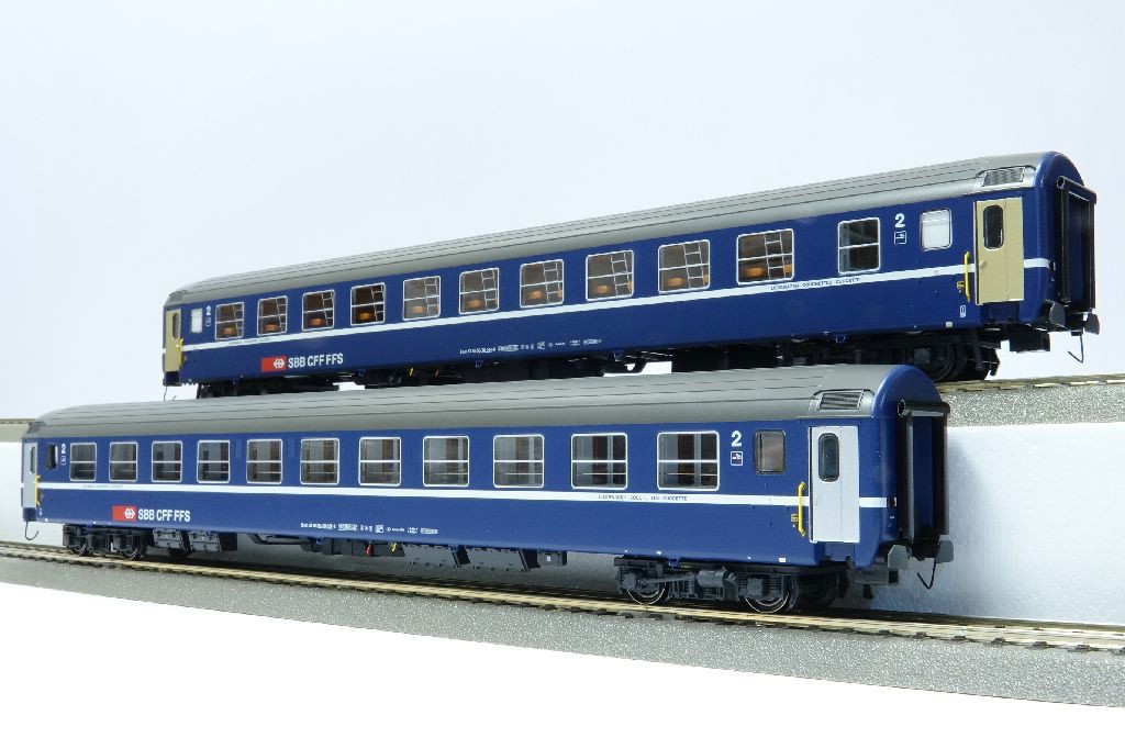 Ls models - 47326 Coppia carrozze a cuccette tipo RIC delle SBB, livrea blu con logo nuovo, ep. IV/V
