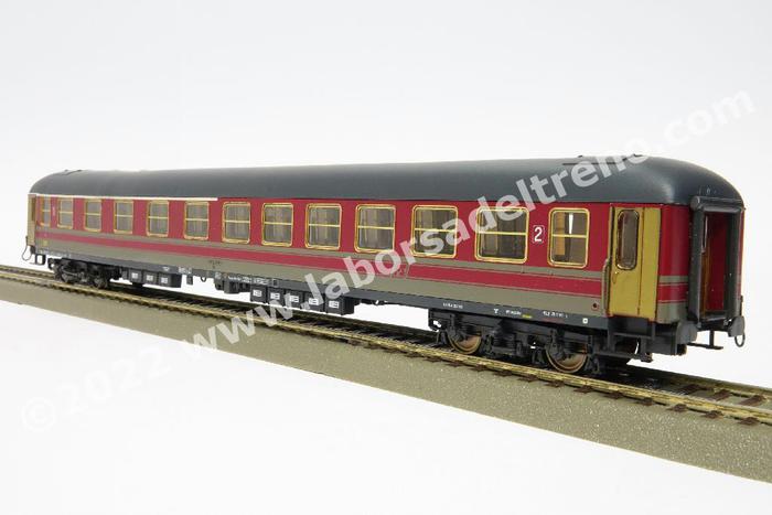 Roco - 44715ILL Carrozza FS tipo X di 1a/2a cl., livrea grigio/rosso fegato, logo inclinato ...