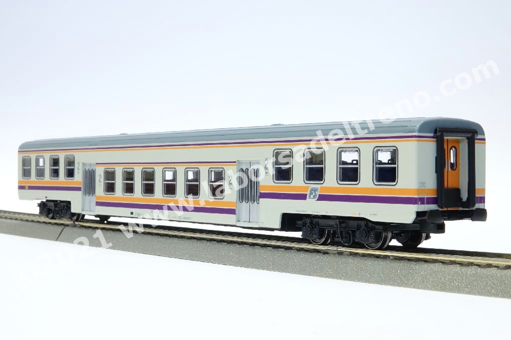 Acme - 90155 Carrozza FS piano ribassato di 2° cl., livrea MDVC con ...