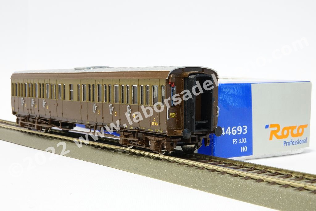 Roco - 44693 Carrozza passeggeri centoporte a carrelli FS, 3^ classe ...