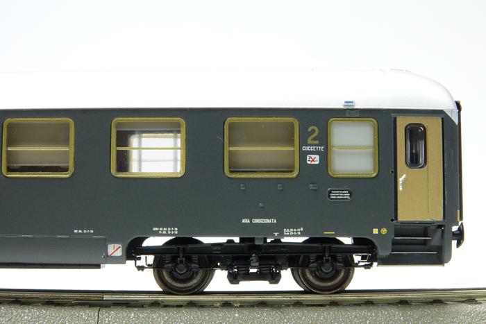 Acme - 55229 Coppia carrozze a cuccette FS tipo X-1970 carenate, una ...