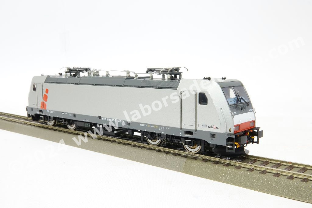 Acme - 69632 Loco el. TRAXX II E 483 309 della Akiem, livrea grigia con ...