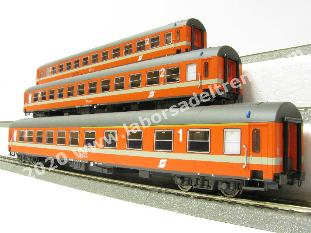 Jaegerndorfer - 90304 Set tre carrozze passeggeri a carrelli OBB tipo ...