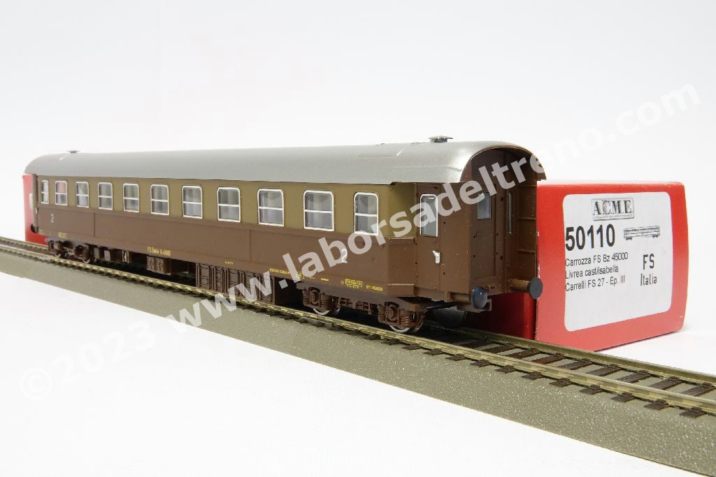 Acme - 50110 Carrozza tipo 1957 di 2a cl. FS, livrea castano/isabella ...