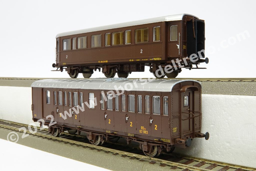Acme - 55282 Set di due carrozze a tre assi del Tipo 1931R formato da ...