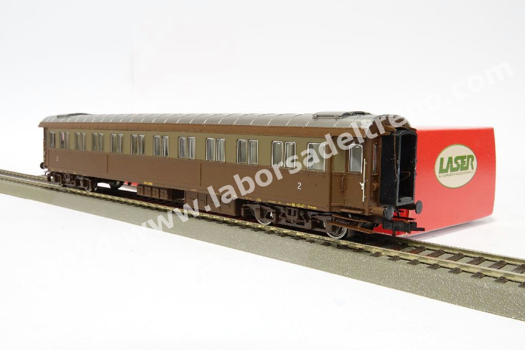 Acme - 50263 Carrozza tipo 32000 di 2a cl. FS, livrea castano/isabella ...