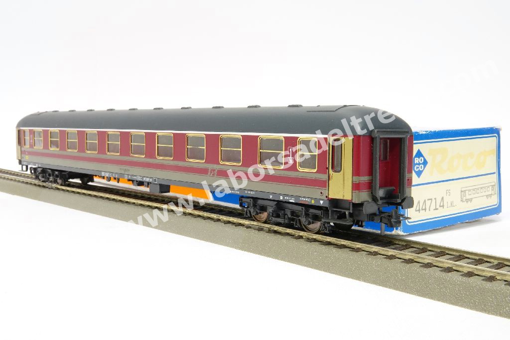 Roco - 44714 Carrozza di 1a cl. FS tipo X, livrea grigio/rosso fegato, logo inclinato, porte ...